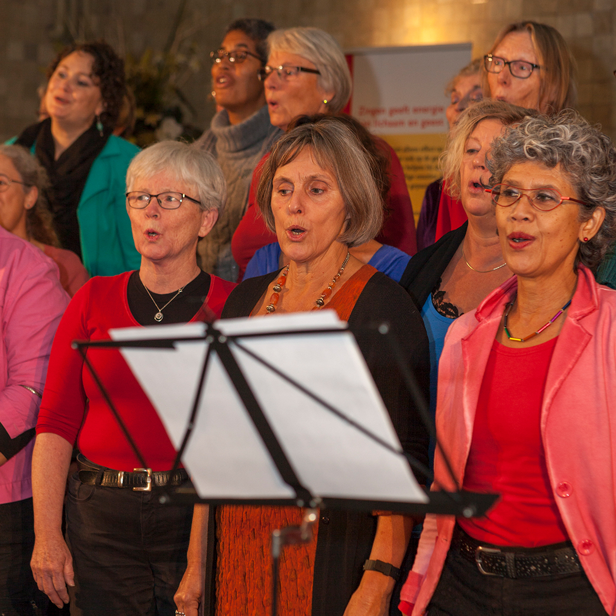 Zingen in een koor verlaagt stress - Kanker in Beeld